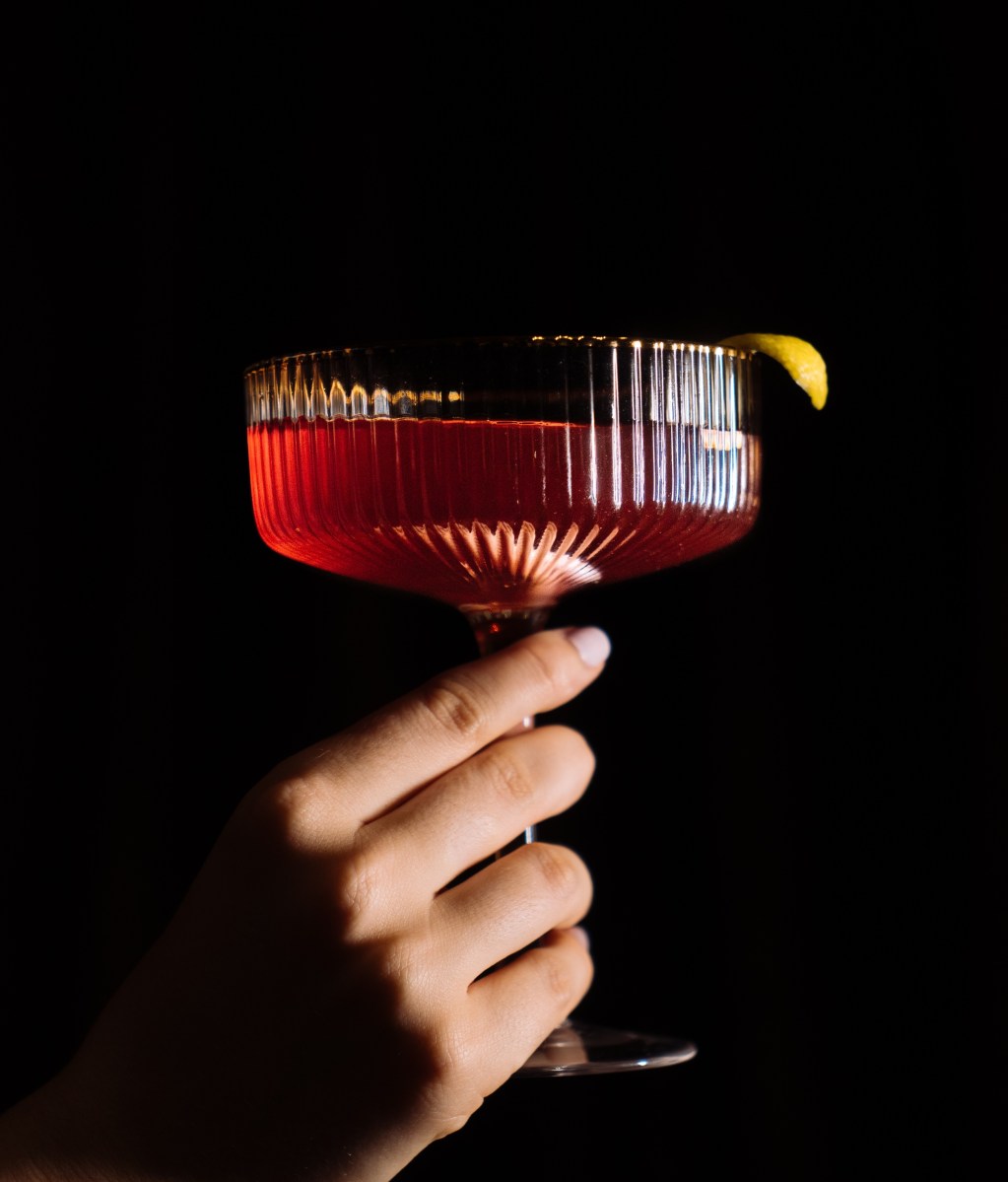 Dia do Coquetel: aprenda a preparar o Cosmopolitan perfeito